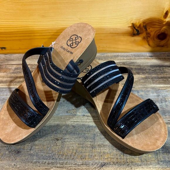 Daisy Fuentes | Shoes | New Daisy Fuentes Sandals | Poshmark